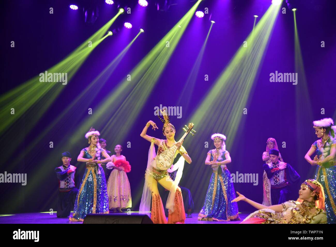 Amazed audience hi-res stock photography and images - Alamy