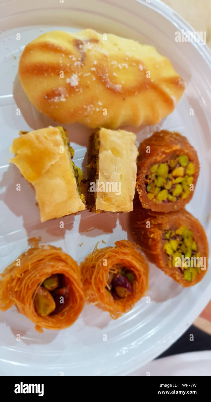Lebanese sweets hi-res stock photography and images - Alamy