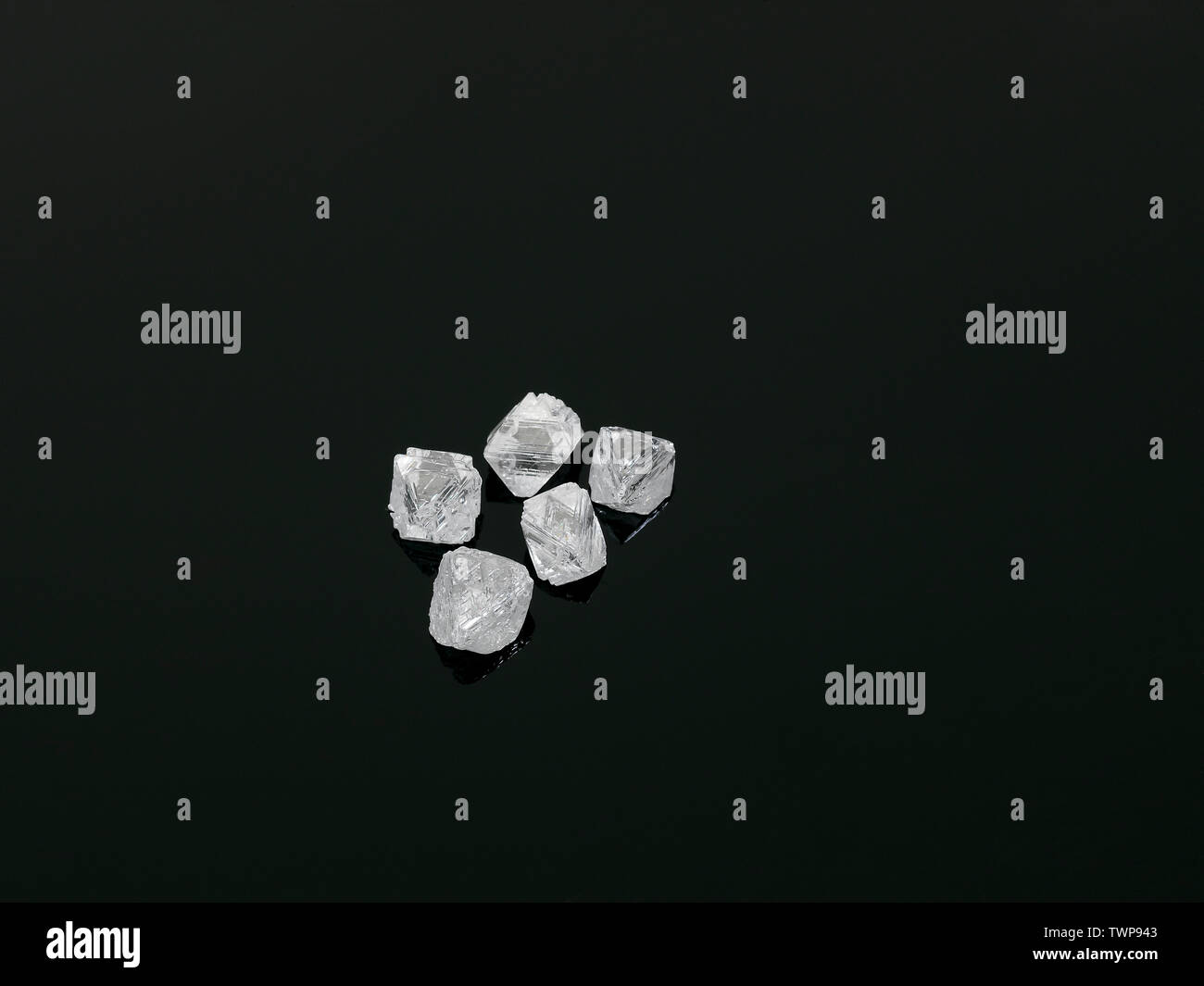 Uncut diamonds hi-res stock photography and images - Alamy