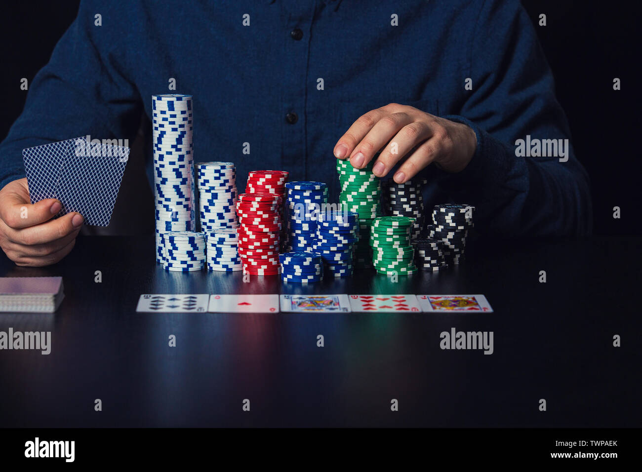 Hands holding cards hi-res stock photography and images - Alamy