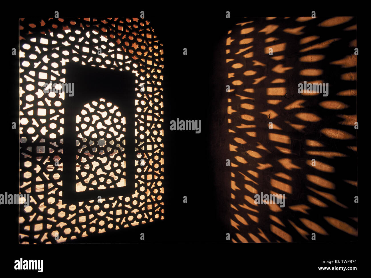 LATTICE WINDOW AT THE RED FORT IN AGRA, UTTAR PRADESH, INDIA, ASIA ...