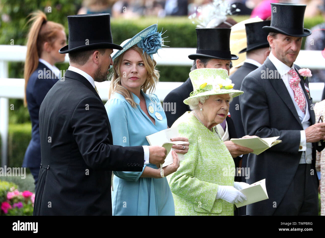 Queen Elizabeth II (third left) Autumn Phillips (centre) and Peter ...