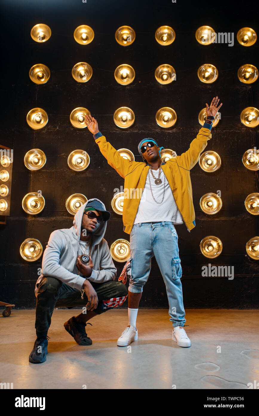 Modern dance stage hi-res stock photography and images - Alamy