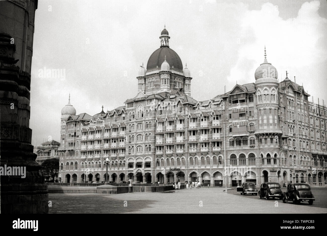 THE TAJ MAHAL HOTEL, APOLLO BUNDER 1955, MUMBAI, INDIA Stock Photo - Alamy