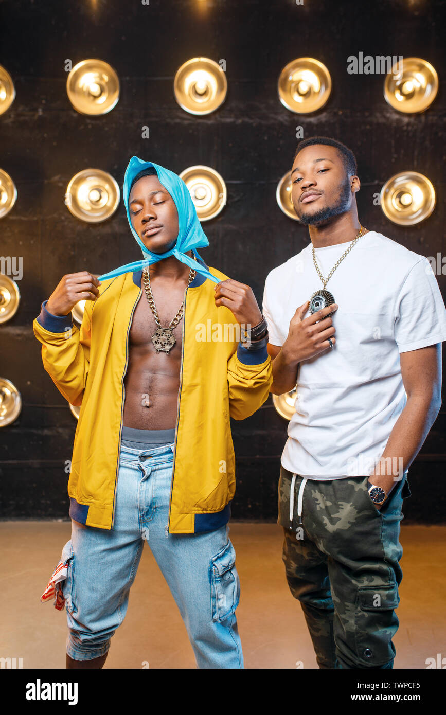 Black people at dance club party hi-res stock photography and images ...