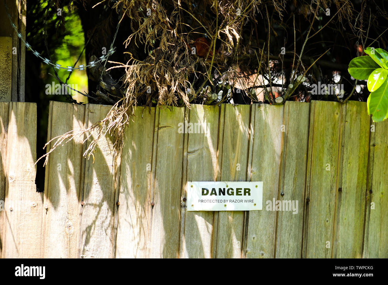 Razor wire images hi-res stock photography and images - Alamy
