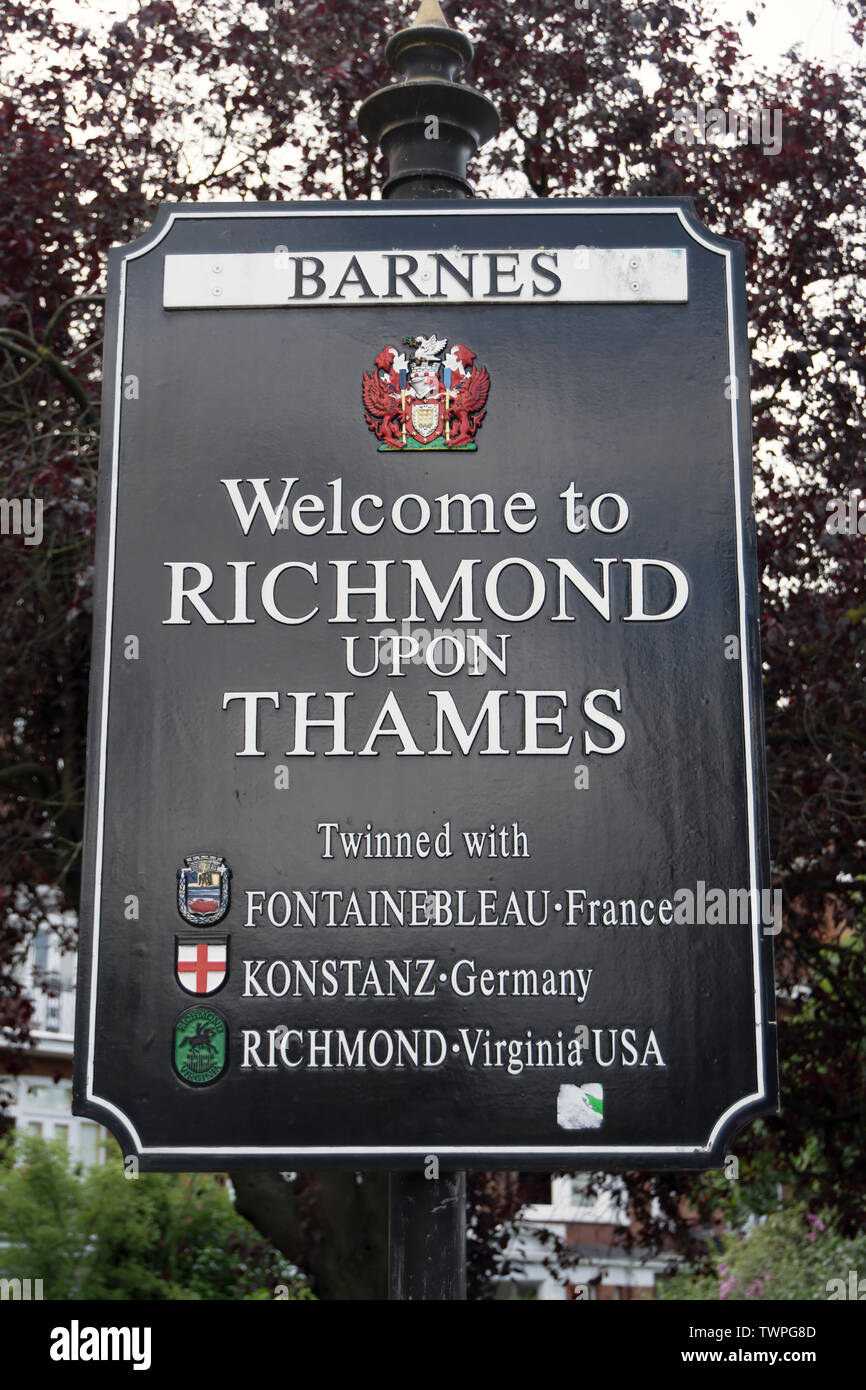 welcome to richmond upon thames sign on the appraoch to barnes from ...