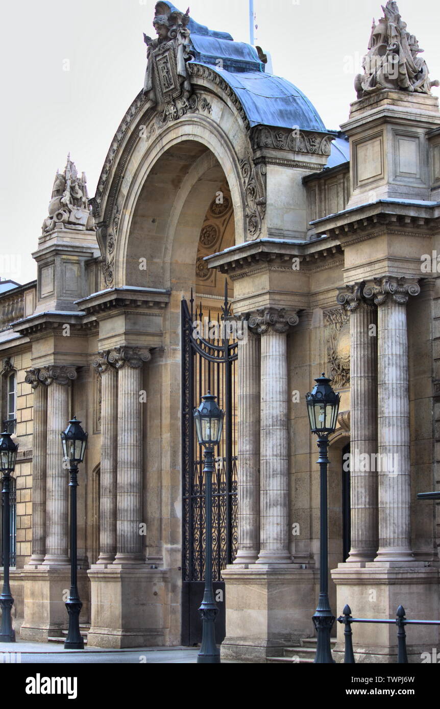 Entrance gate of the Elysee Palace in Paris, France Stock Photo - Alamy