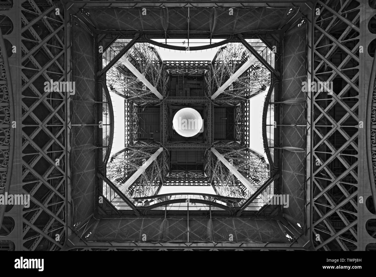 Eiffel tower bottom detail hi-res stock photography and images - Alamy