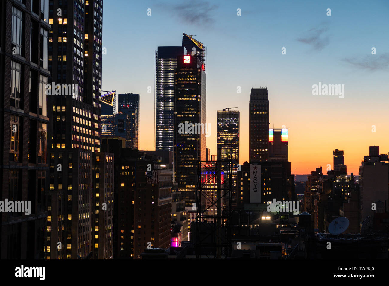 Skyline hudson yards hi-res stock photography and images - Alamy