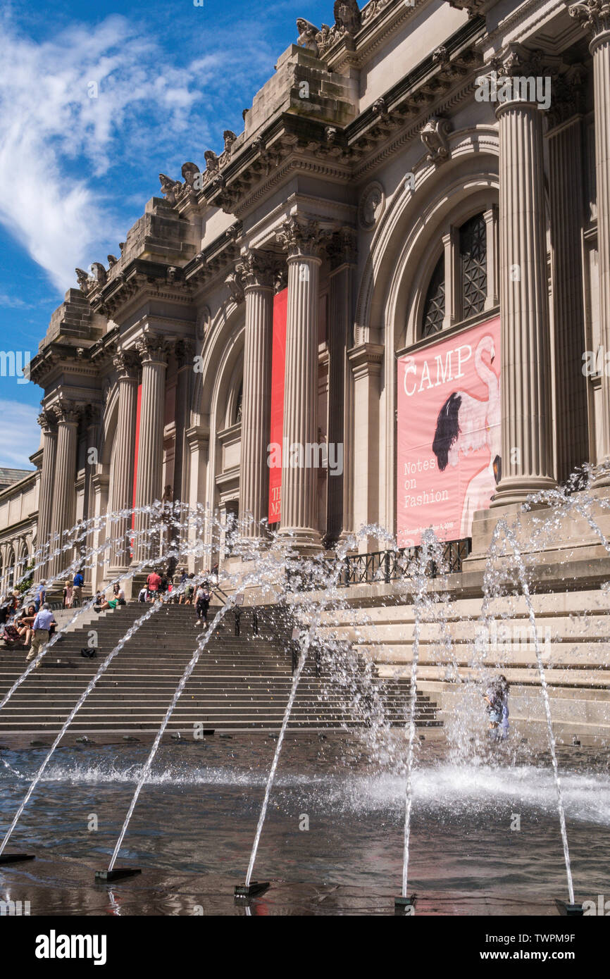Met museum entrance facade hi-res stock photography and images - Alamy