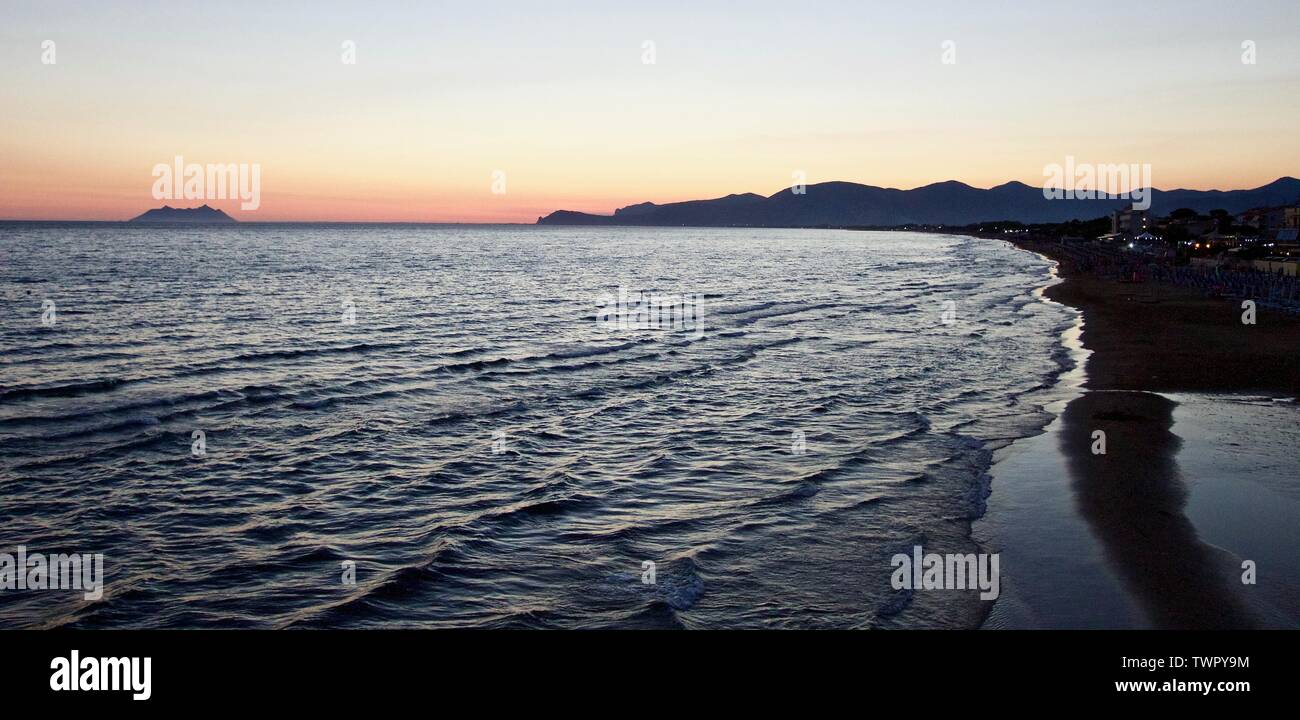 Wave sperlonga hi-res stock photography and images - Alamy