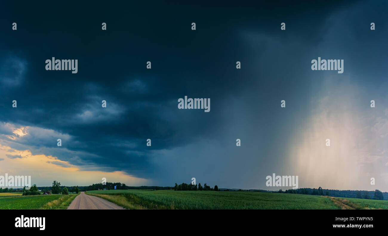 Micro burst hi-res stock photography and images - Alamy