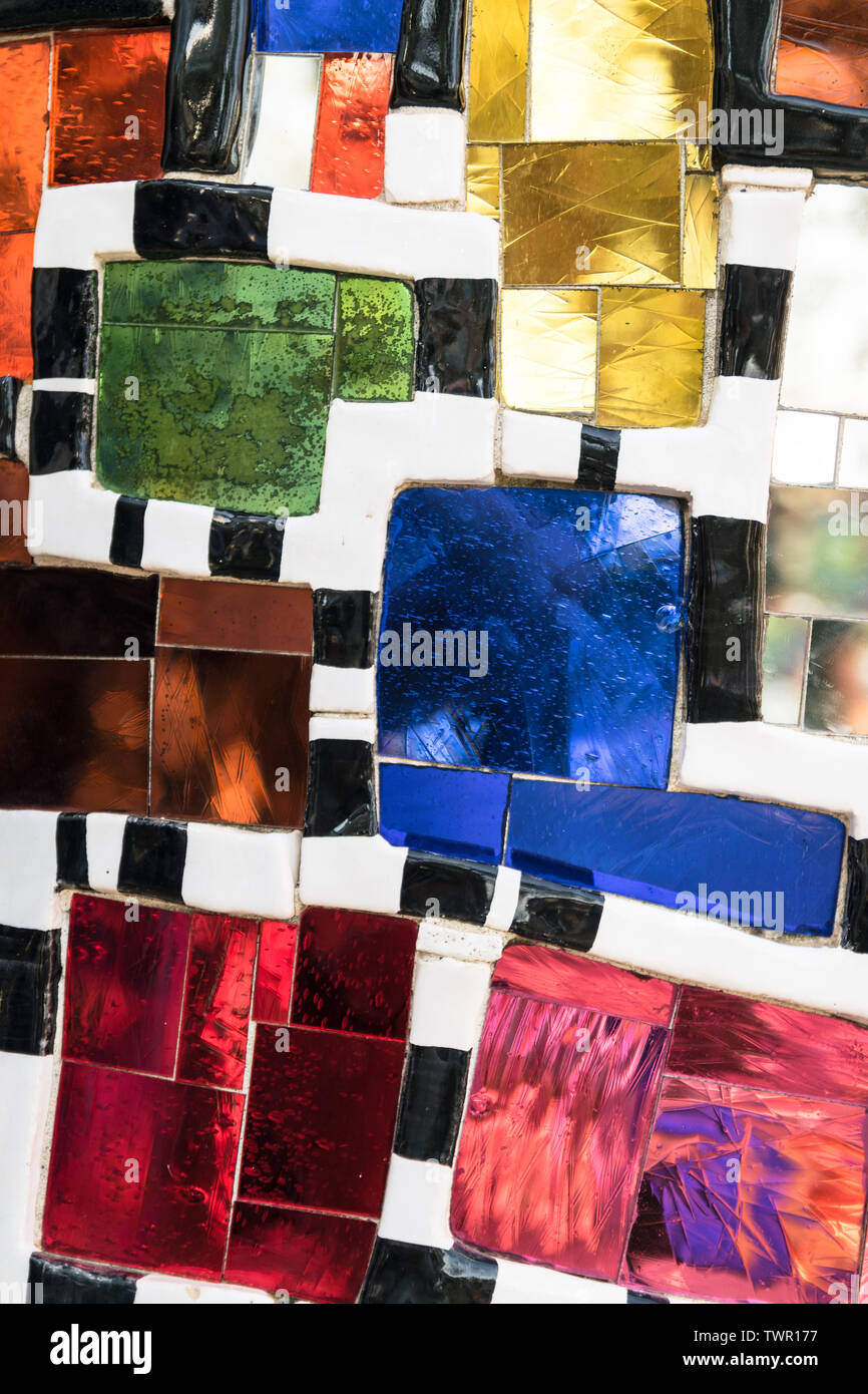 Background formed by a wall made of multicolored ceramic pieces Stock ...