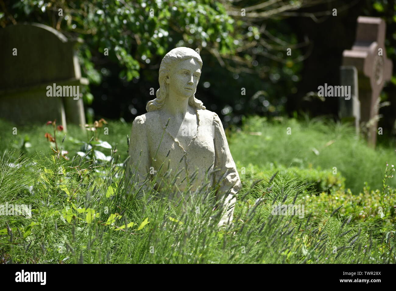 Grave Statue, Highgate Cemetery Stock Photo - Alamy