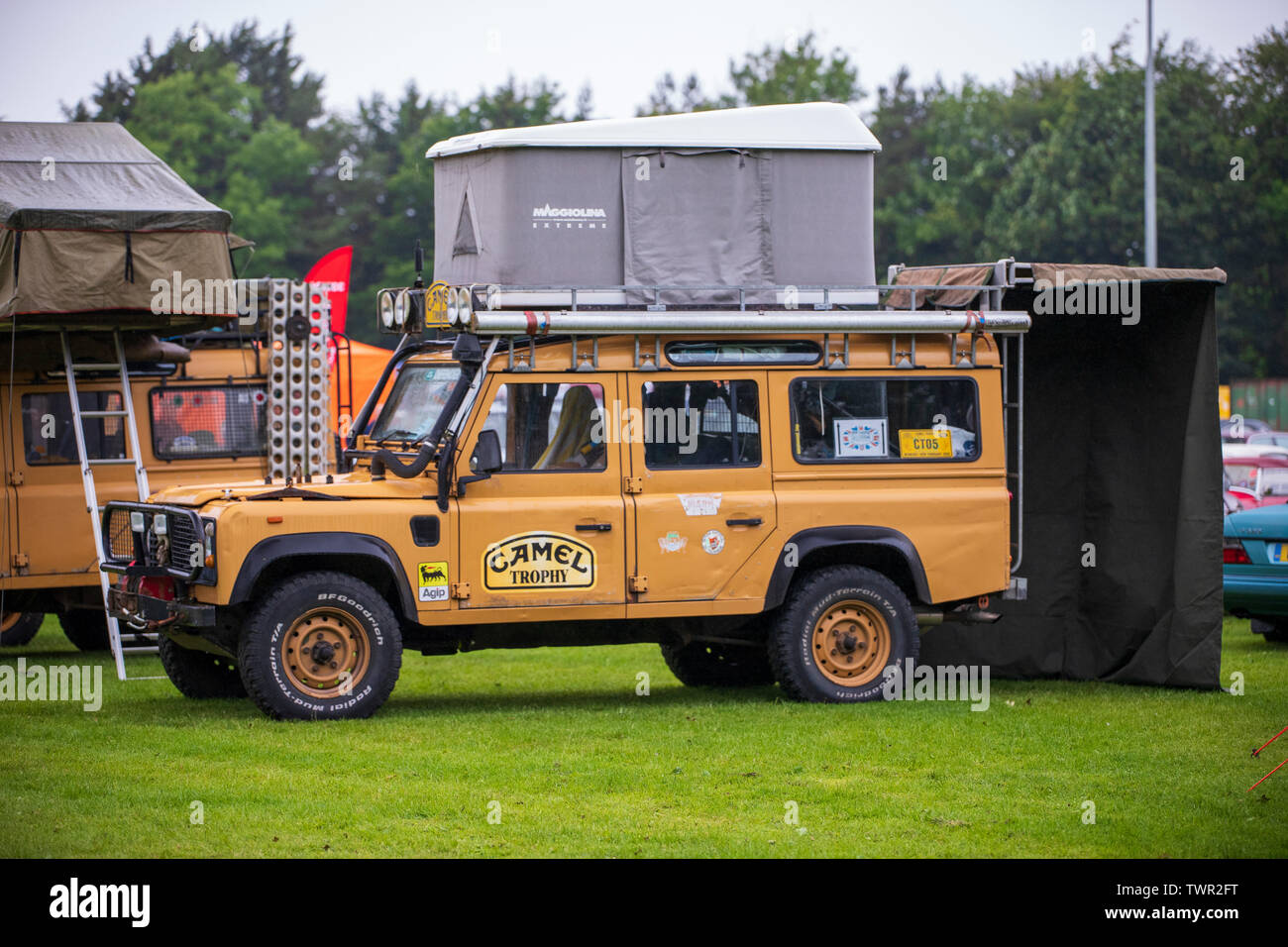 H663 JRW, Land Rover 110 Defender, 1991 in Camel Trophy livery at The ...