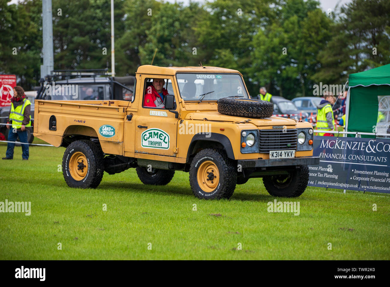 K314 YKV, Land Rover 110 Defender, 1992 in Camel Trophy livery at The ...