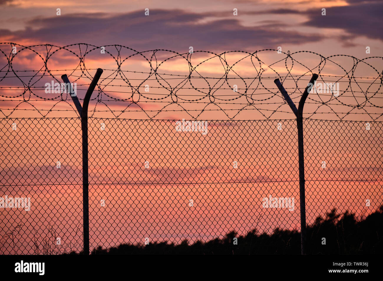 Chain link fence razor wire hi-res stock photography and images - Alamy