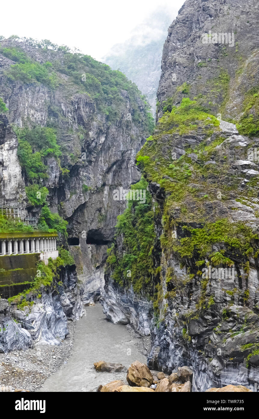 Vertical photography of amazing Taroko Gorge, in Taroko National Park ...