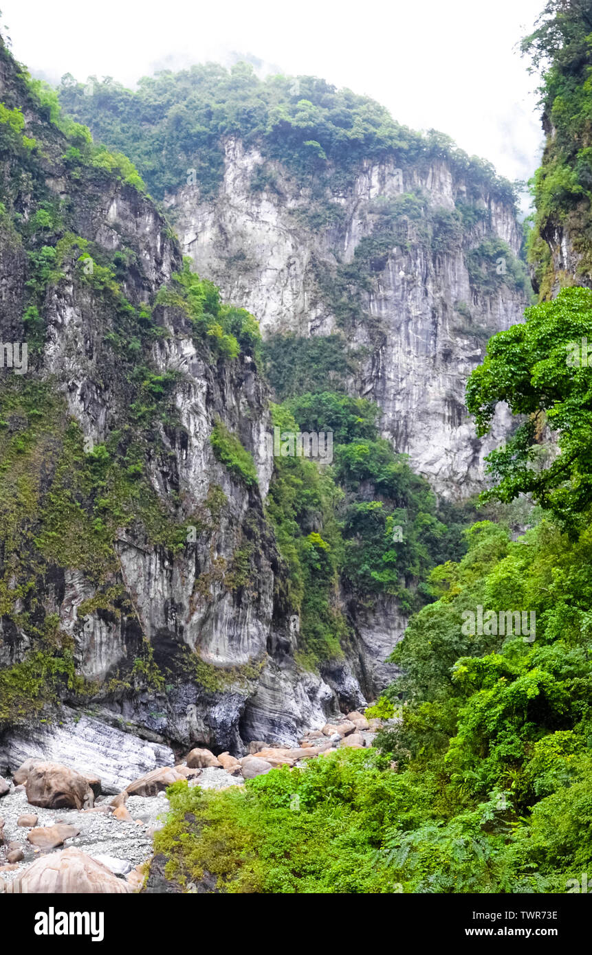 Splendid rock formations in Taiwanese Taroko National Park. Taroko ...