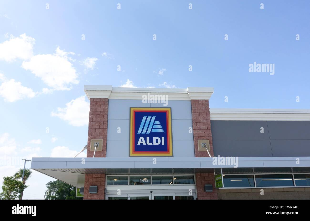 Aldi chain hi-res stock photography and images - Alamy