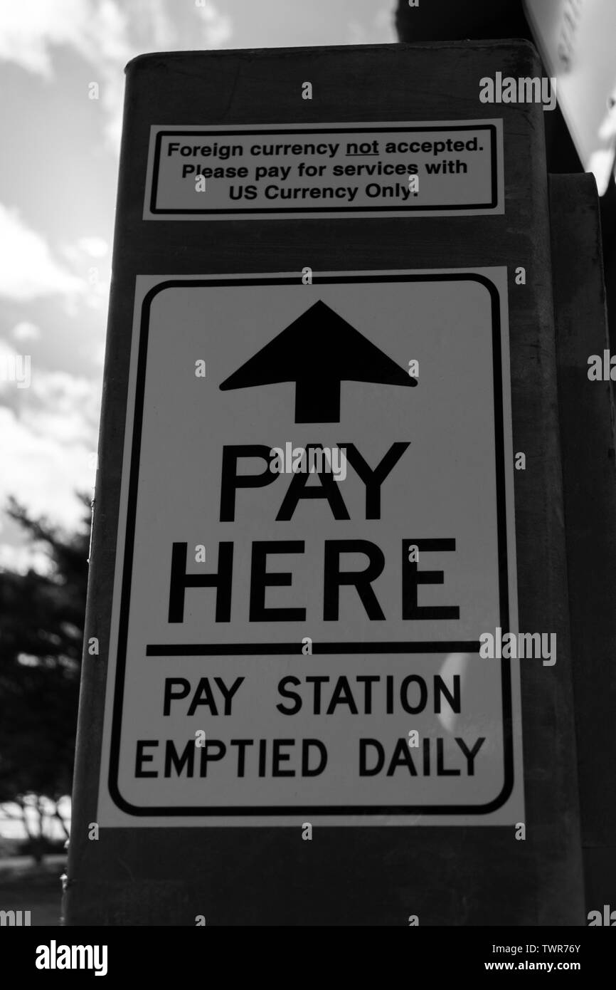 Pay and display parking sign Black and White Stock Photos & Images - Alamy