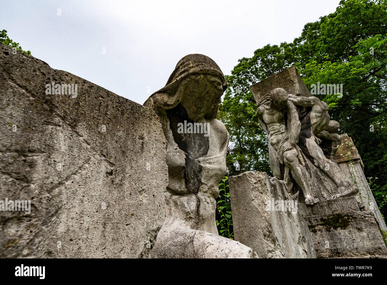 Kerepesi cemetery hi-res stock photography and images - Alamy