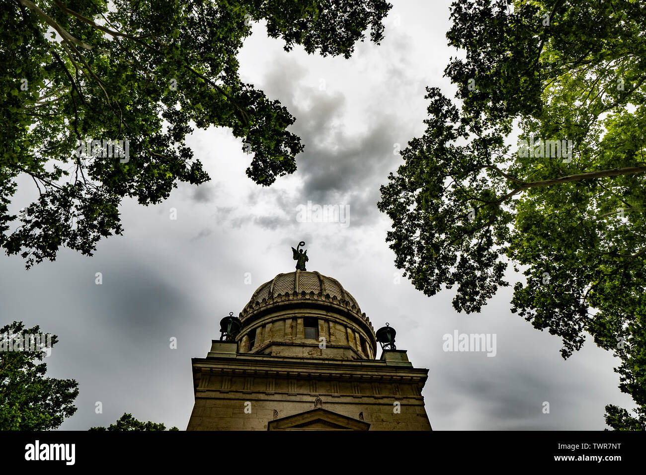 Kerepesi cemetery hi-res stock photography and images - Alamy