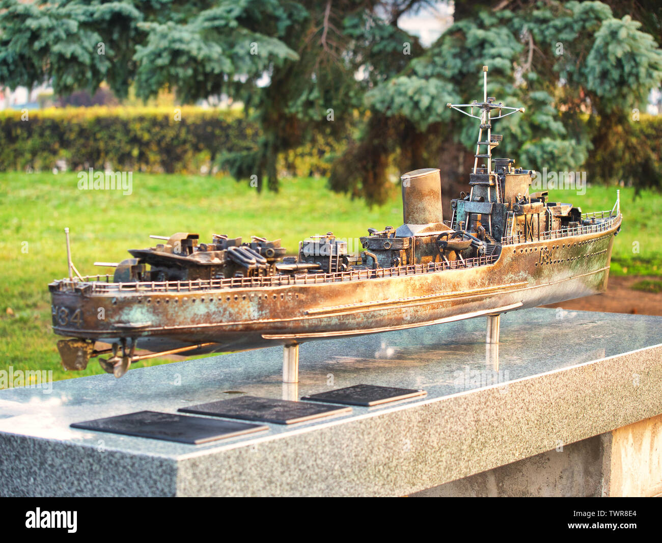 Warship model hi-res stock photography and images - Alamy