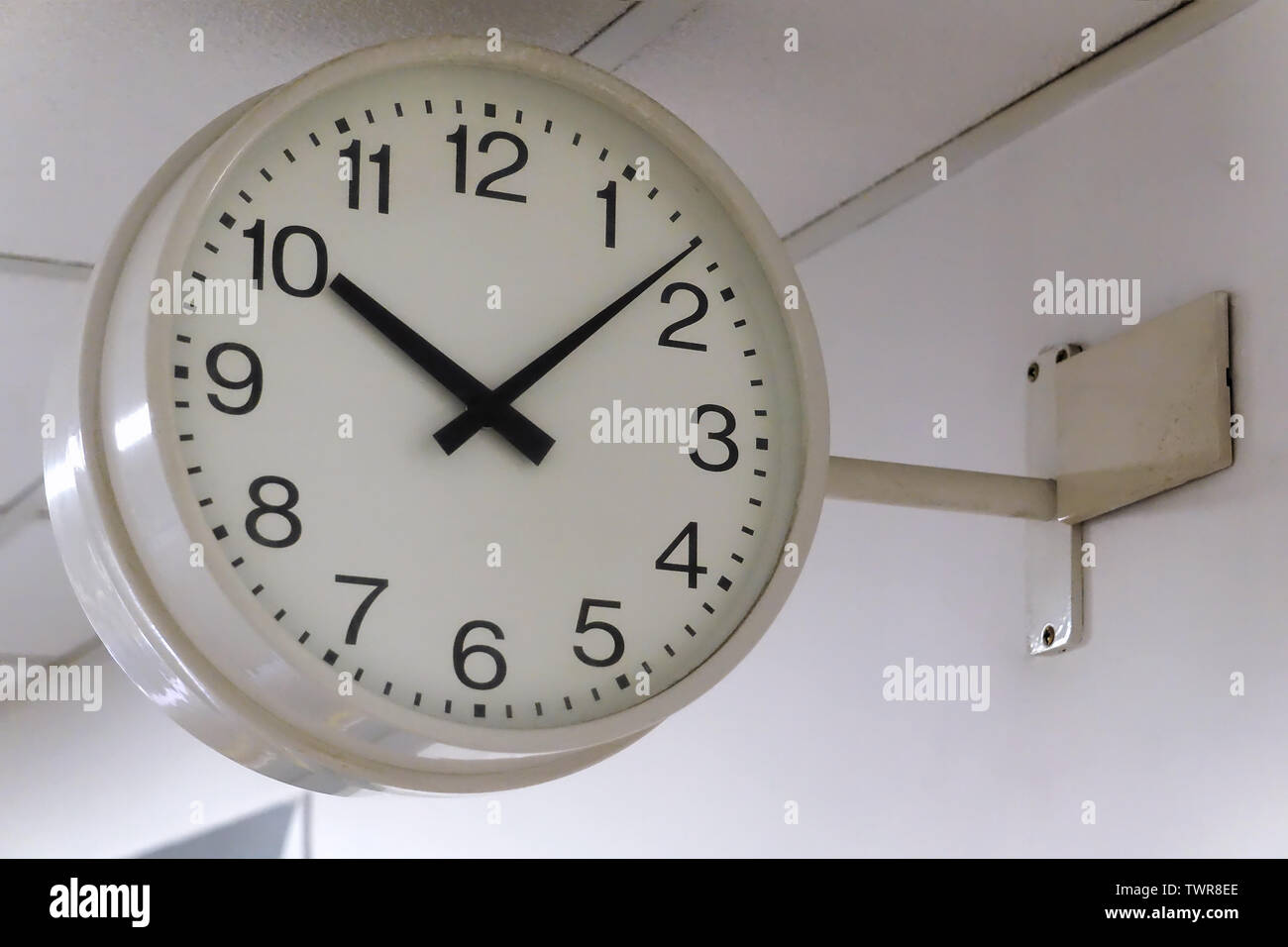Vintage or retro white wall clock Stock Photo - Alamy