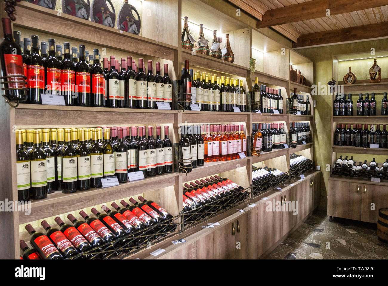 Wine shop interior shelves hi-res stock photography and images - Alamy