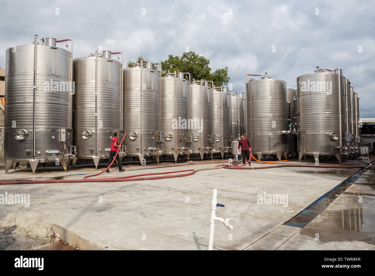 Wine barrel manufacturing process hi-res stock photography and images ...
