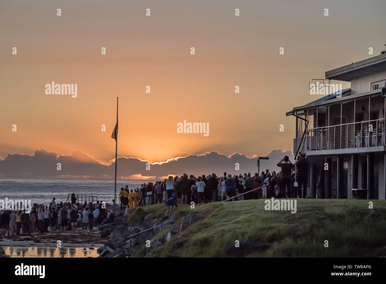 Anzac day dawn service on a beach hi-res stock photography and images ...