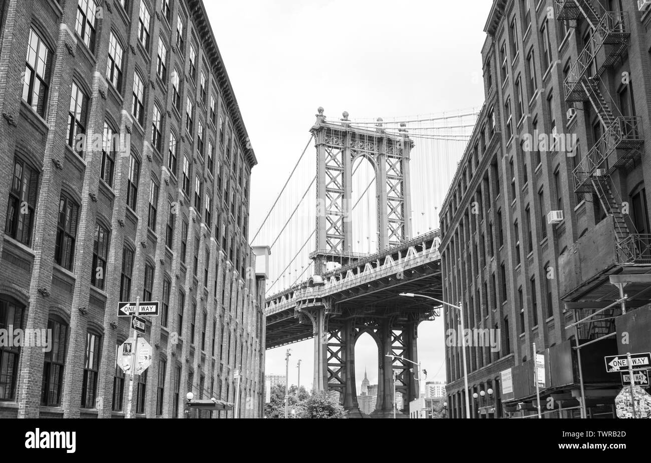 Brooklyn bridge dumbo Black and White Stock Photos & Images - Alamy