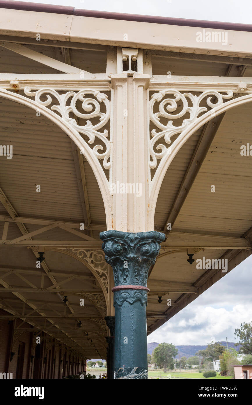 The New South Wales cast iron verandah with Corinthian columns ...