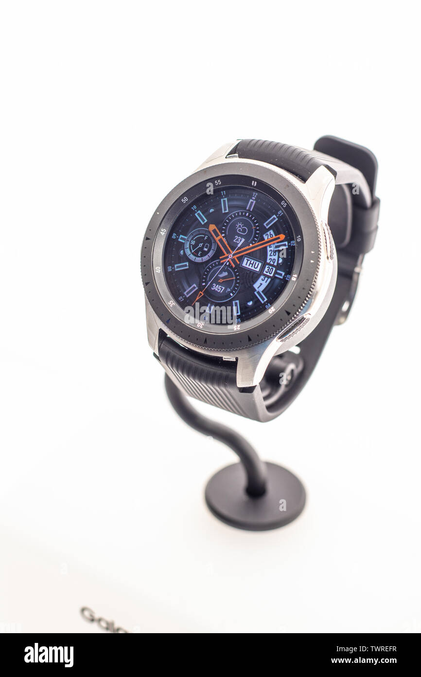 Samsung gear store hi-res stock photography and images - Alamy