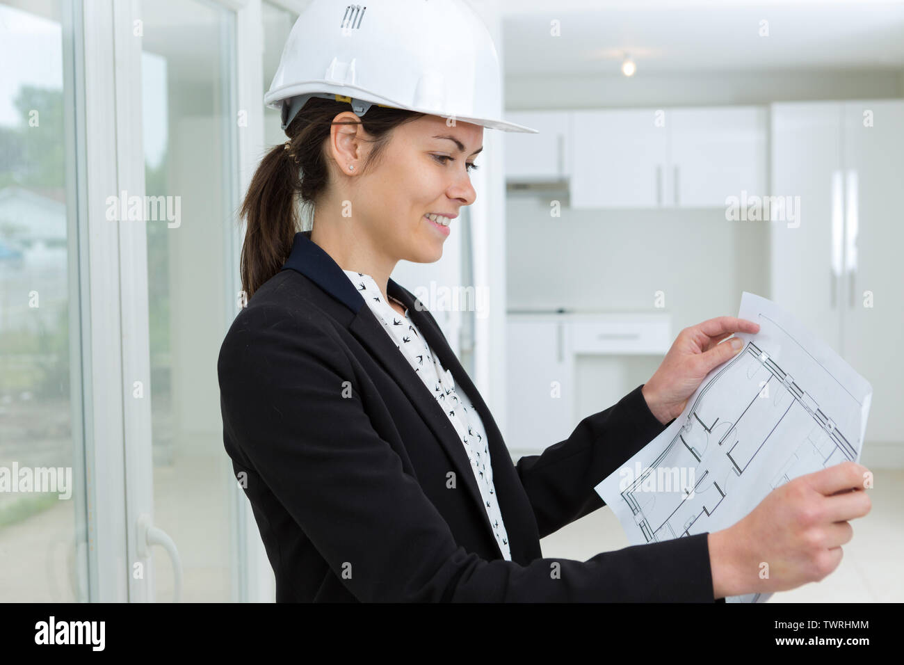 Female architect draw building hi-res stock photography and images - Alamy
