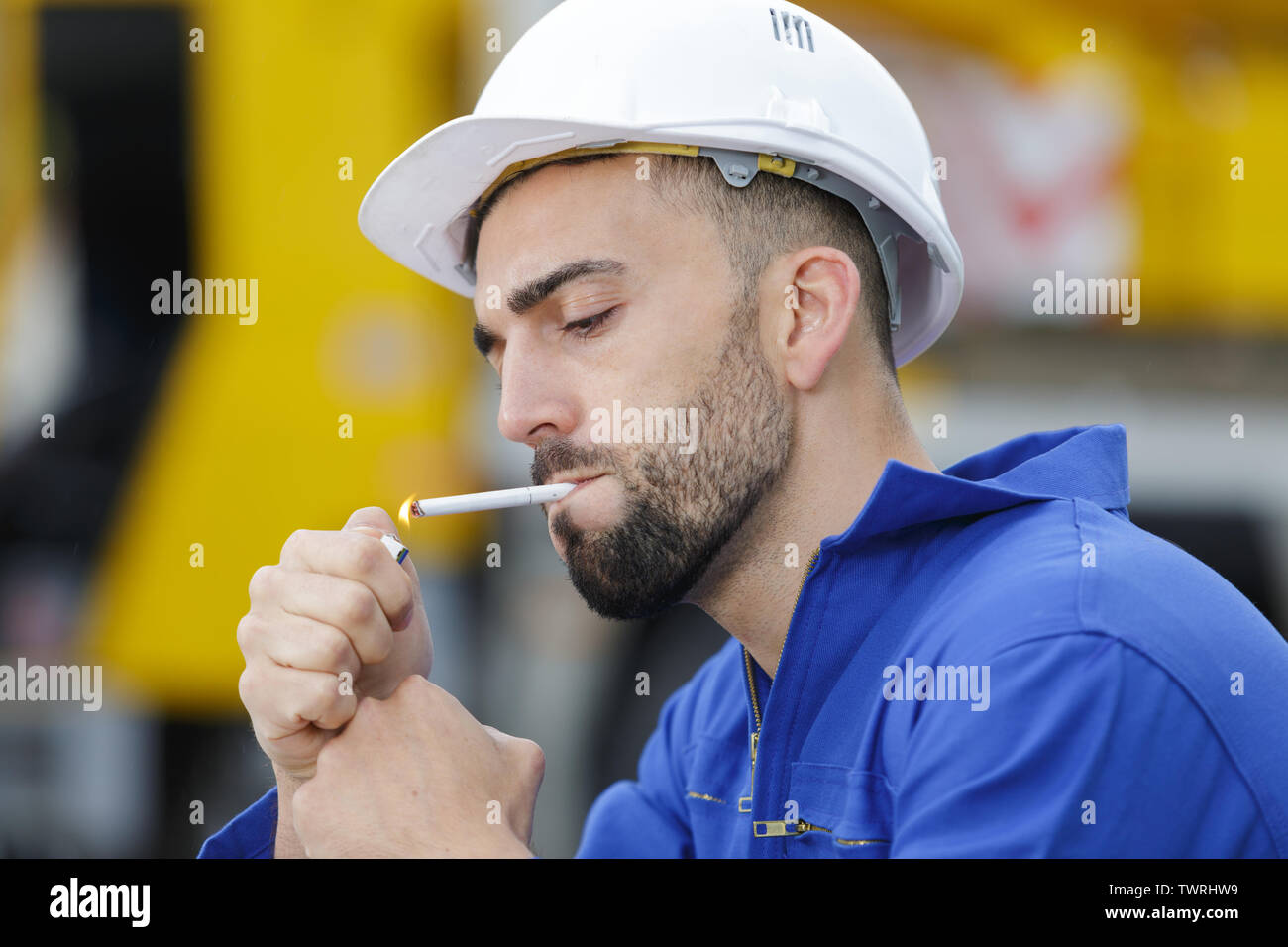 Construction worker smoking hi-res stock photography and images - Alamy