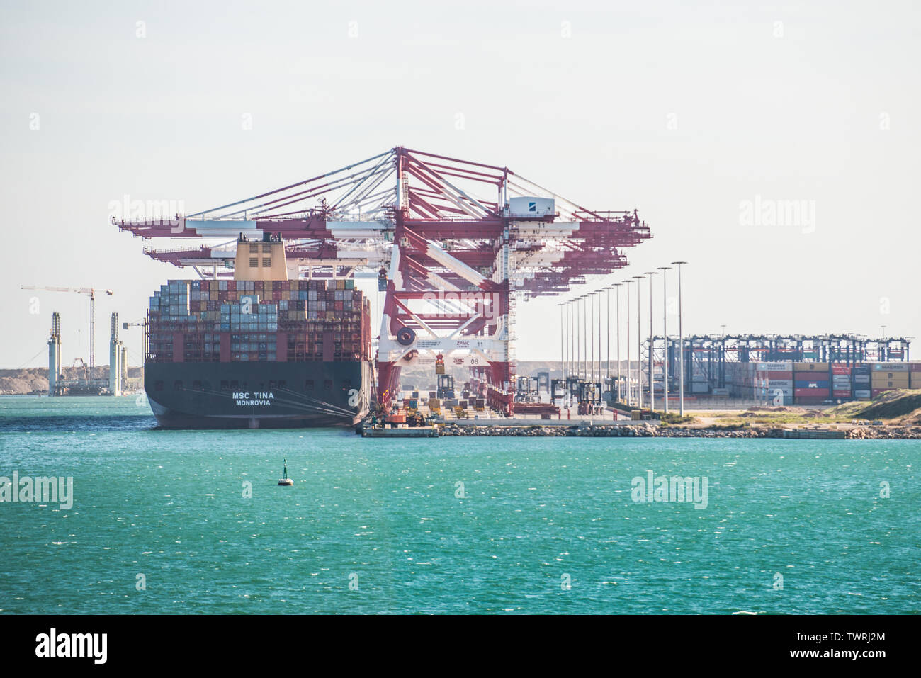 Msc container ship operations hi-res stock photography and images - Alamy