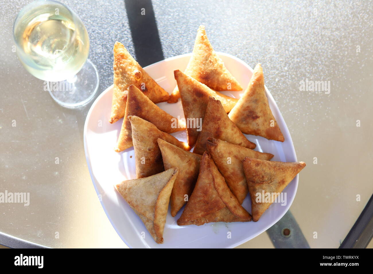 Samosa cooking hi-res stock photography and images - Alamy
