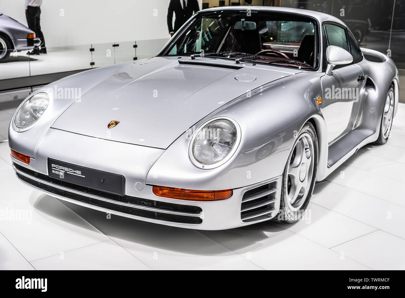 Paris, France, October 02, 2018: metallic silver Porsche 959 at Mondial ...