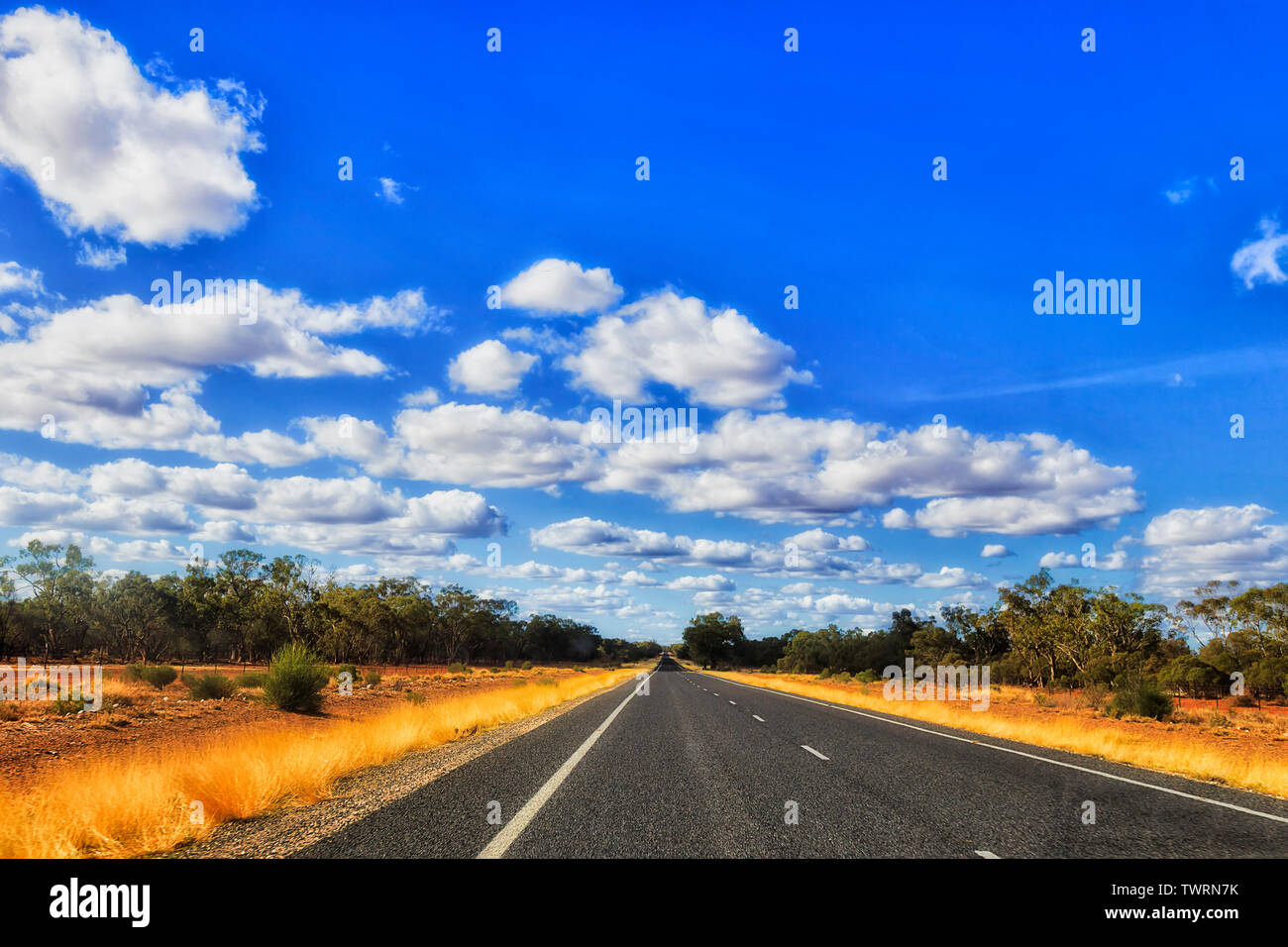 Empty highway through plain hi-res stock photography and images - Alamy