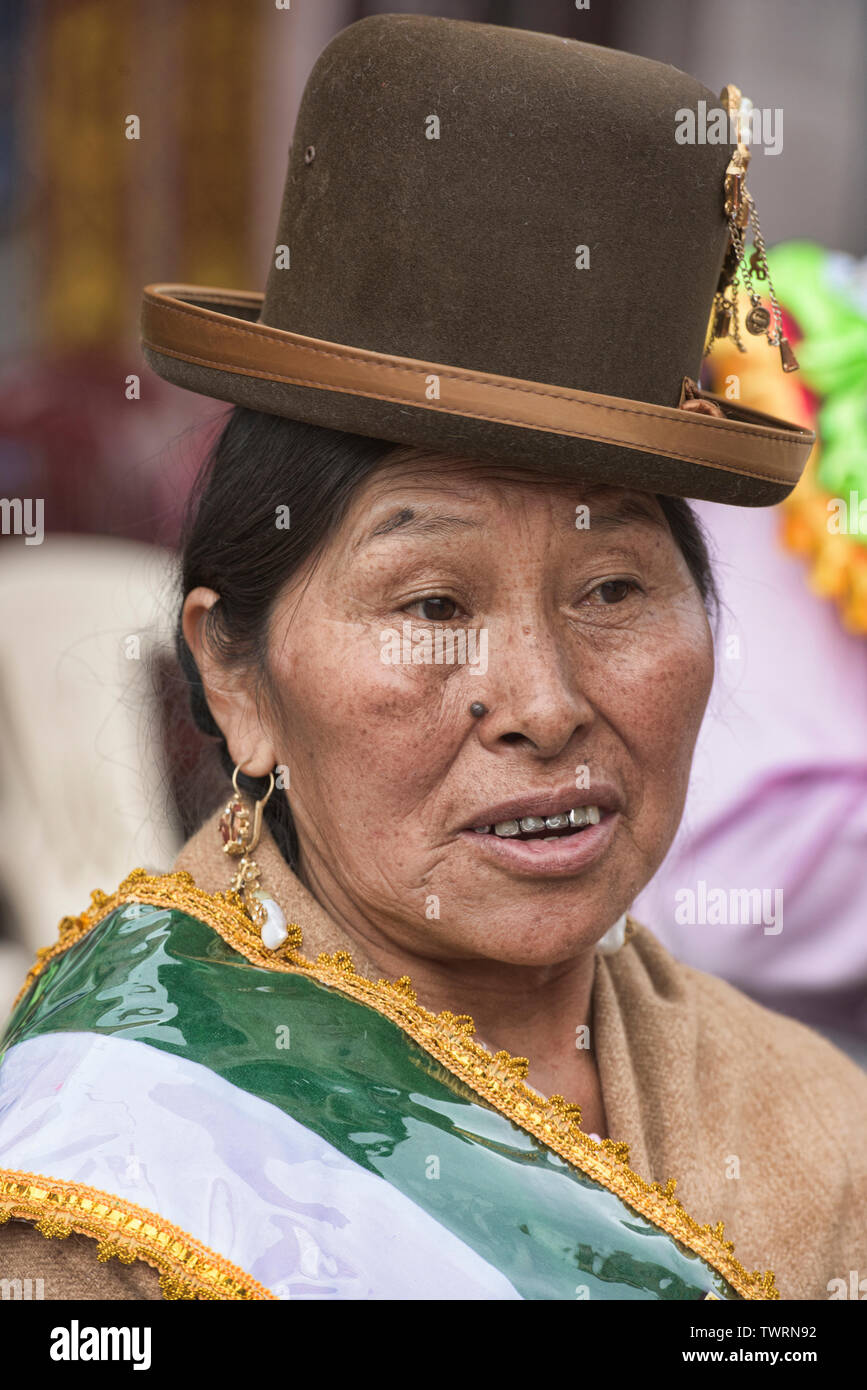 Bolivian women bowler hat hi-res stock photography and images - Alamy