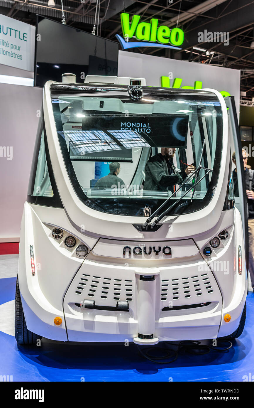 Paris vision bus hi-res stock photography and images - Alamy