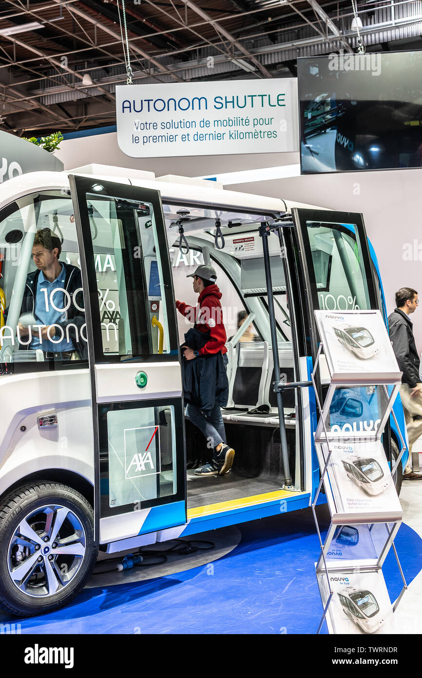 Driverless bus hi-res stock photography and images - Alamy