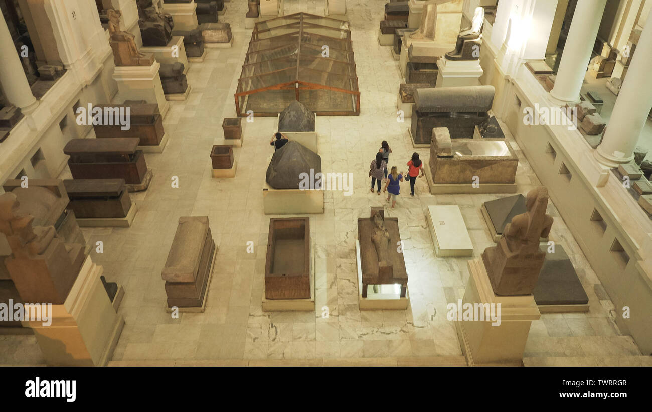 Egyptian building interior hi-res stock photography and images - Alamy