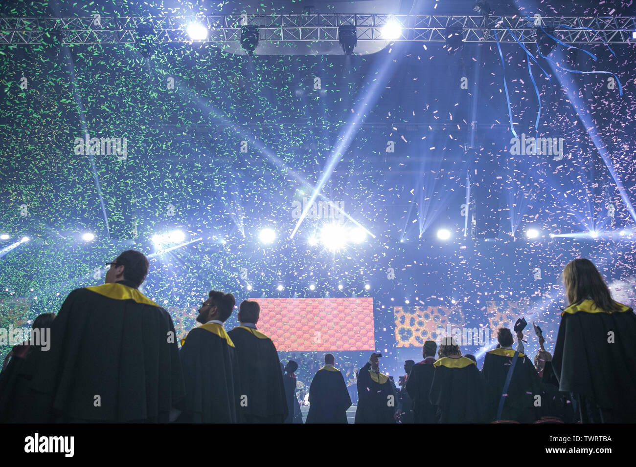 Group happy graduates throwing graduation hi-res stock photography and ...