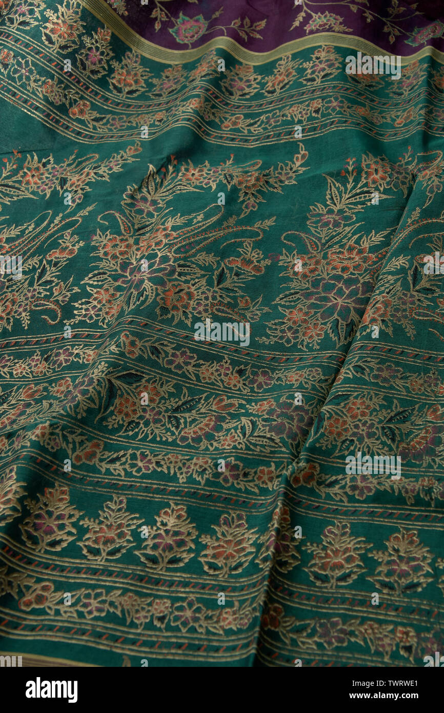 Indian woman fabric mumbai hi-res stock photography and images - Alamy