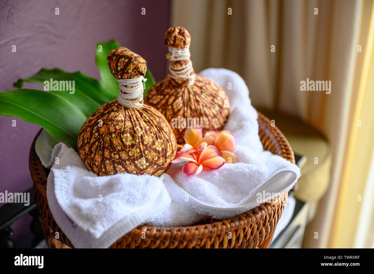Hot compress hi-res stock photography and images - Alamy