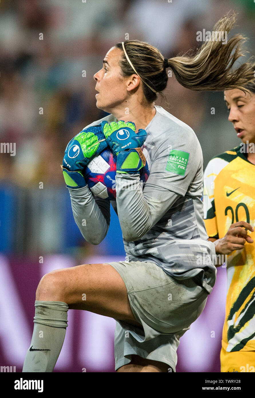 Nice, France. 22nd June, 2019. Goalkeeper Lydia Williams (L) of ...